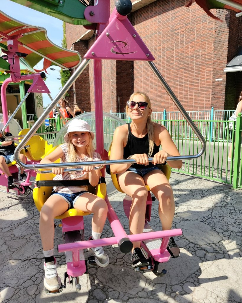 Linnanmäki vai Särkänniemi? – Huvipuistot vertailussa – SIELUNRUOKAA